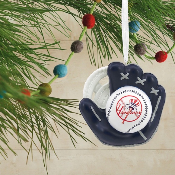 Hallmark | Holiday | Hallmark Mlb New York Yankees Baseball Glove ...